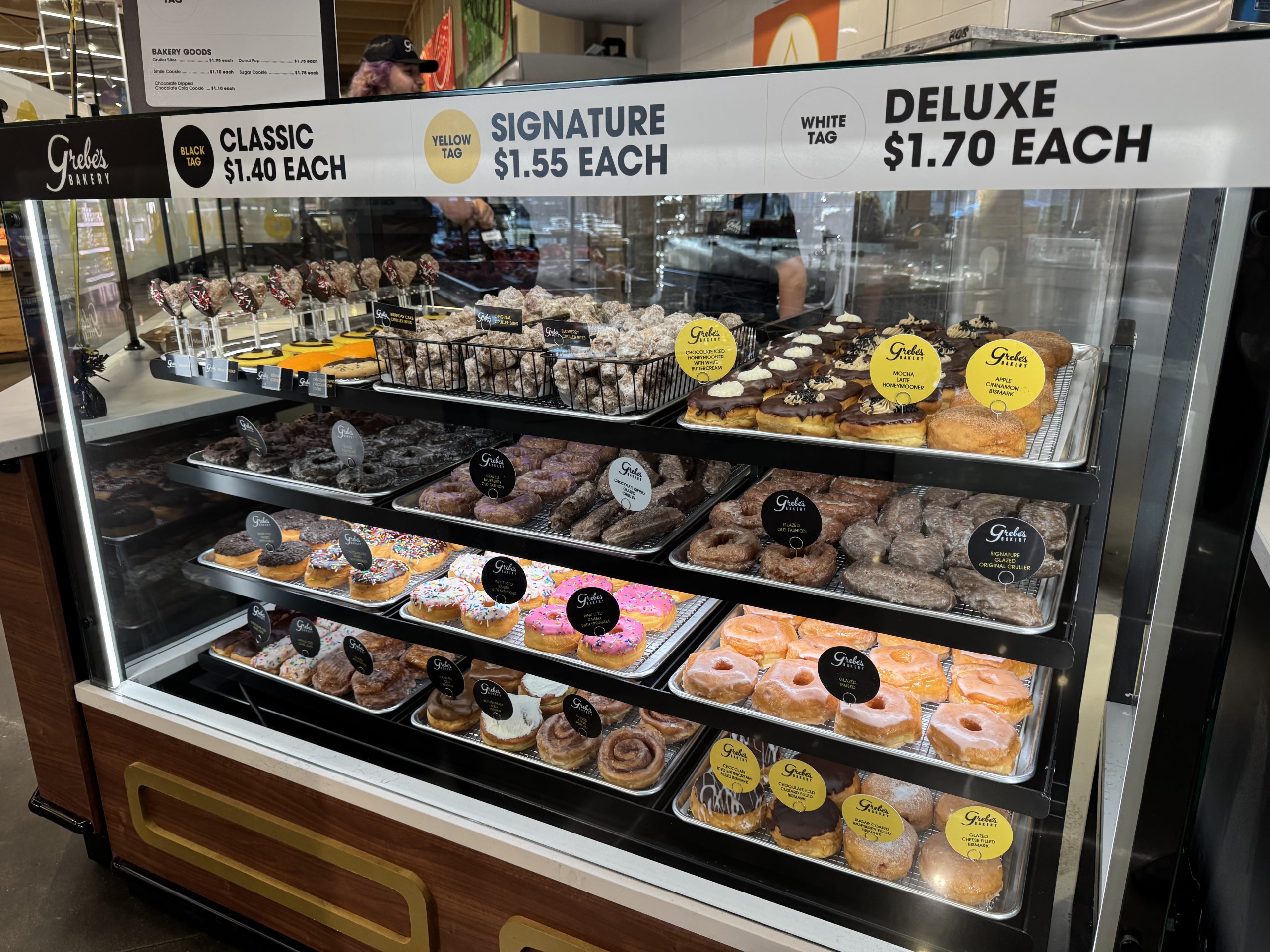 Grebe’s Bakery debuts new display at Shorewood Metro Market store ...